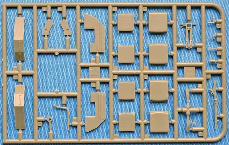 ACE 72171 BTR-80 (early production series) - Plastmodel